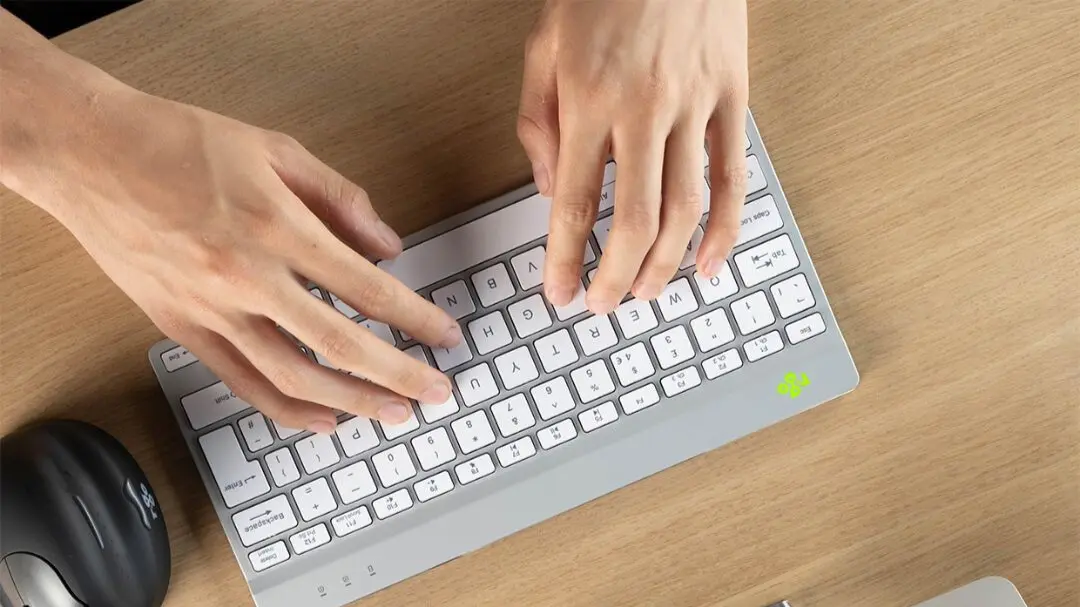 Ergonomic keyboard: the smart choice for a healthy work posture